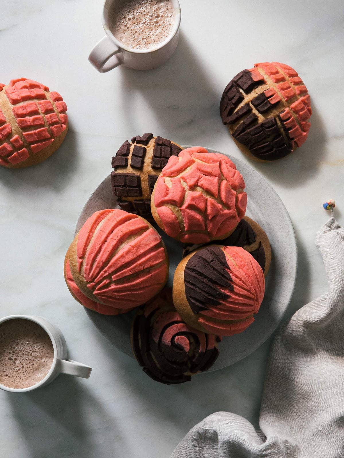 What is the difference between conchas and pan dulce?