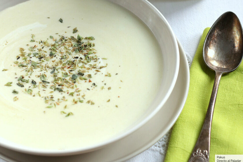 What is the difference between gazpacho and vichyssoise?