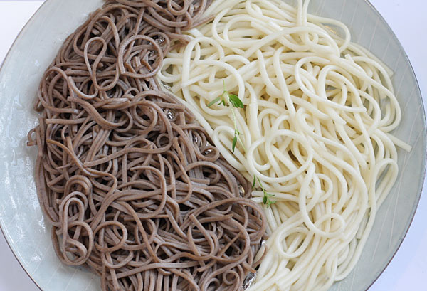 What is the difference between noodles and soba noodles?