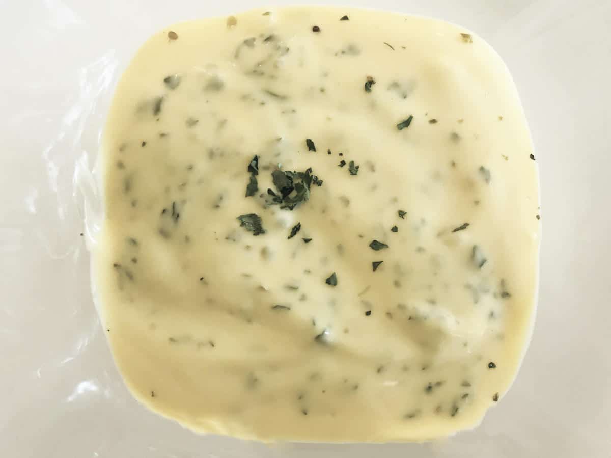 What is the difference between tartar sauce and tartare sauce?