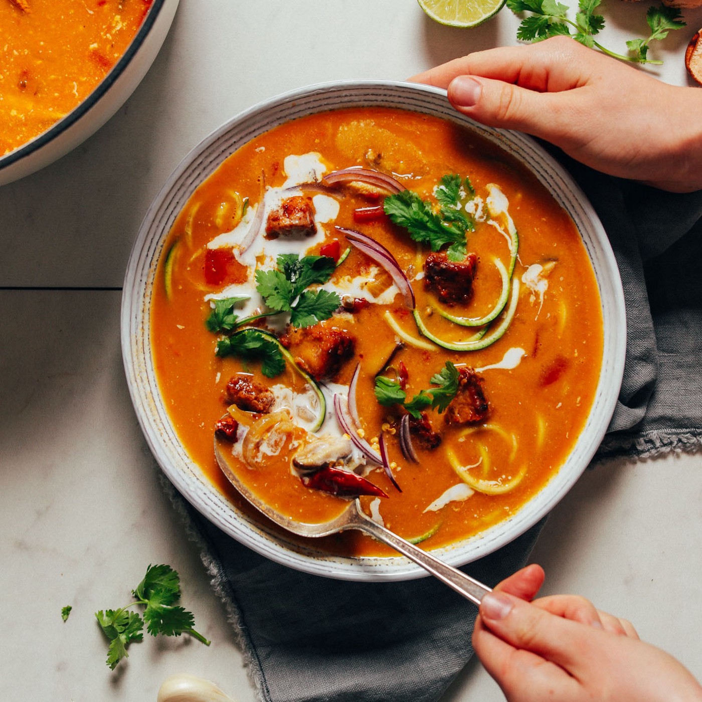 What is the difference between Tom Yum and sour curry?