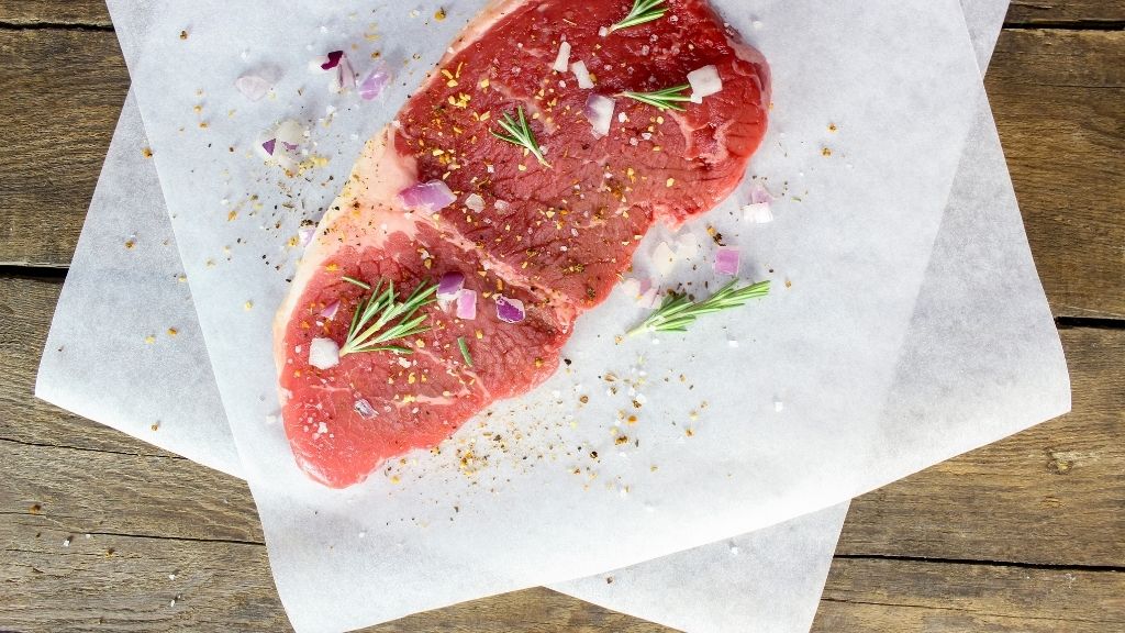 What is the difference between white and pink butcher paper?