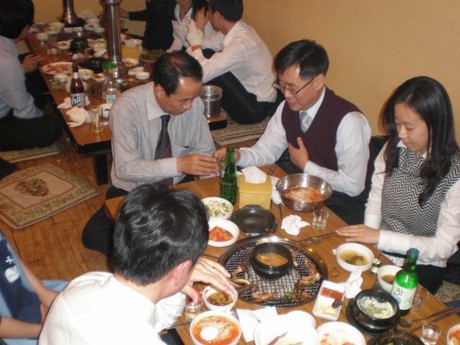 What is the dining etiquette in South Korea?