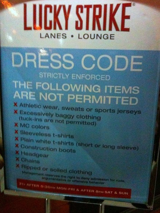 What is the dress code for a bar?