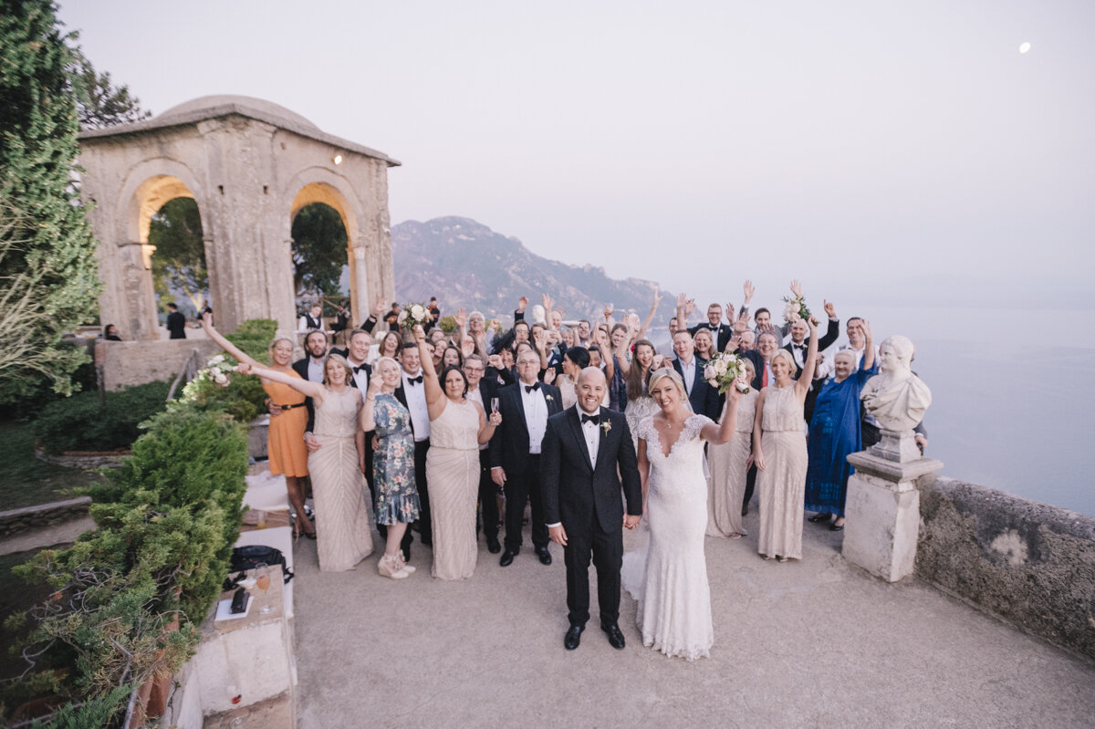What is the dress code for an Italian wedding?