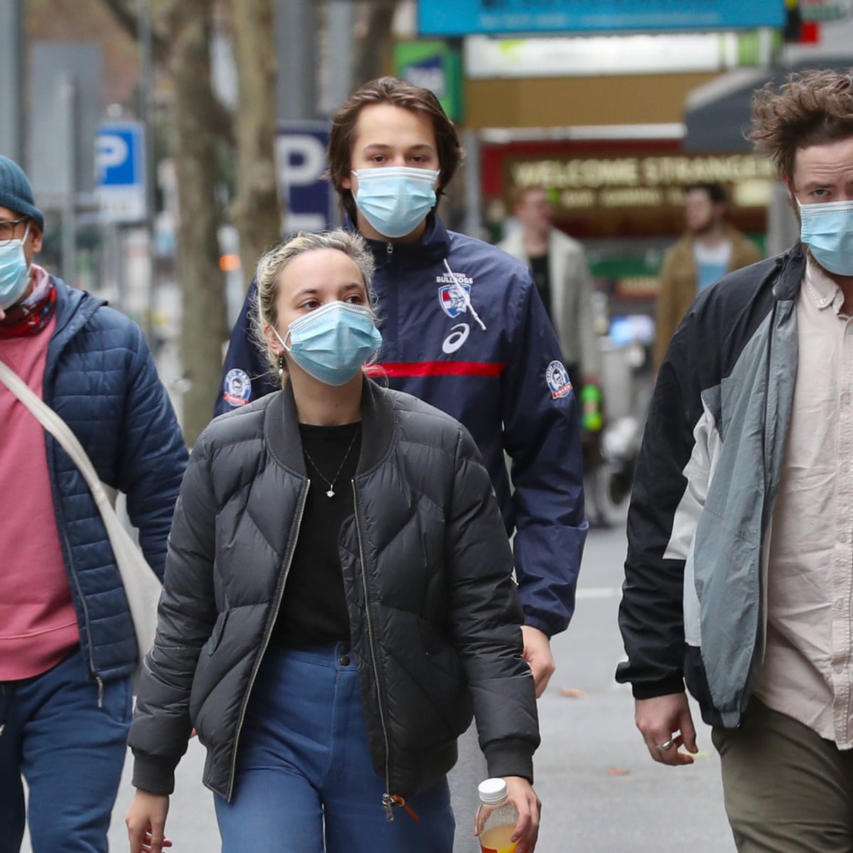 What is the fine for not wearing a face mask in Australia?