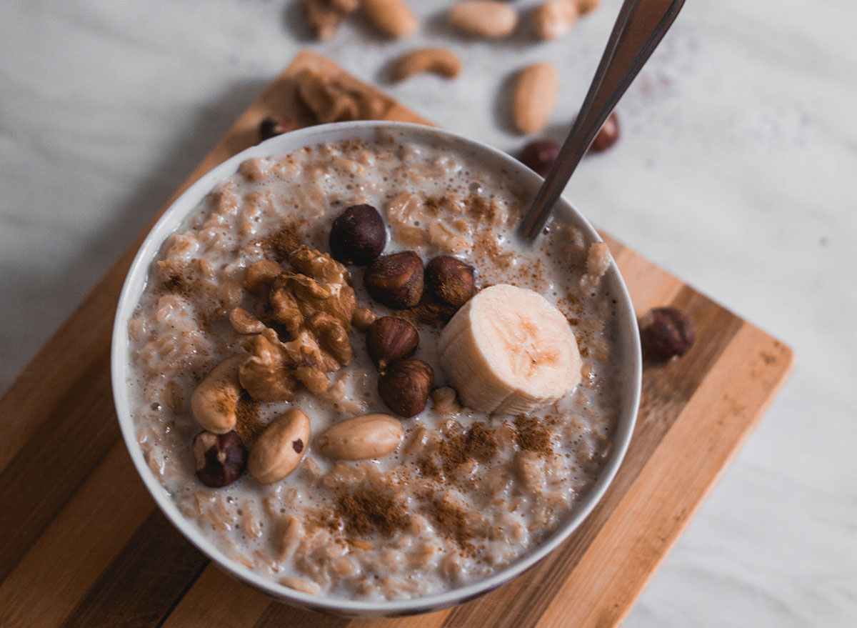 What is the healthiest oatmeal to eat for breakfast?