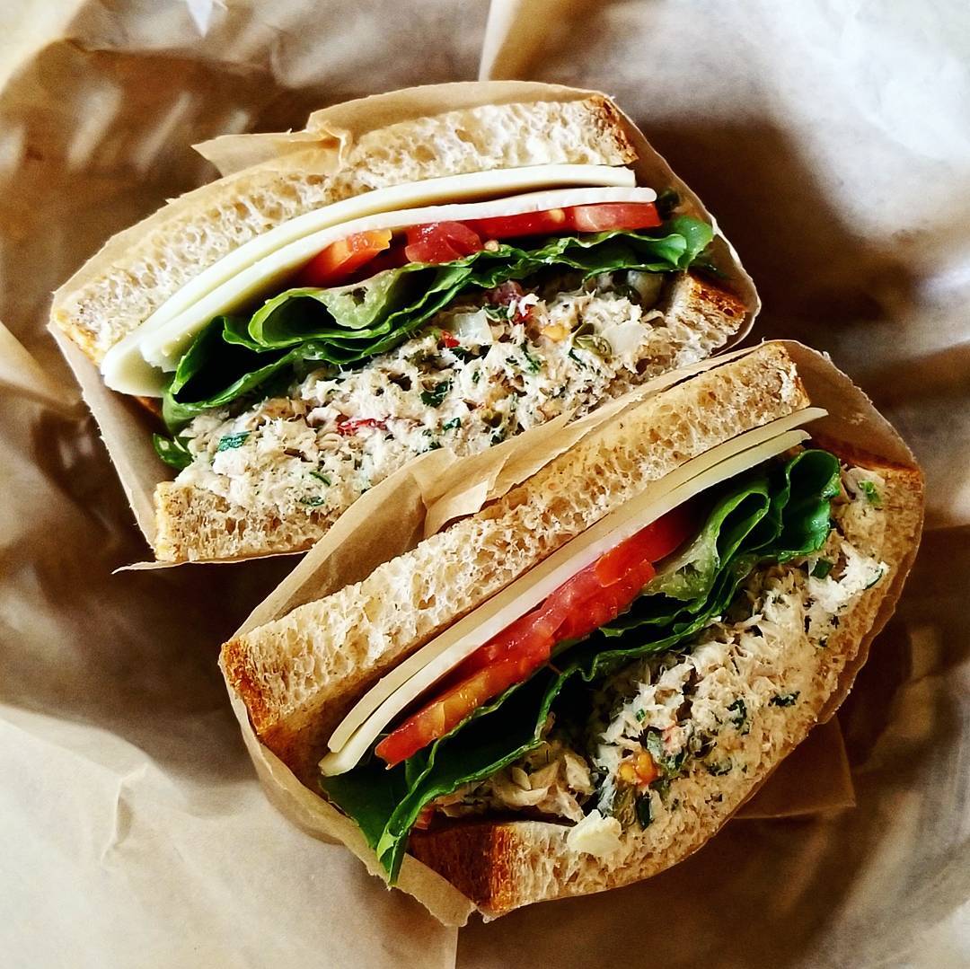 What is the healthiest sandwich to get at a deli?