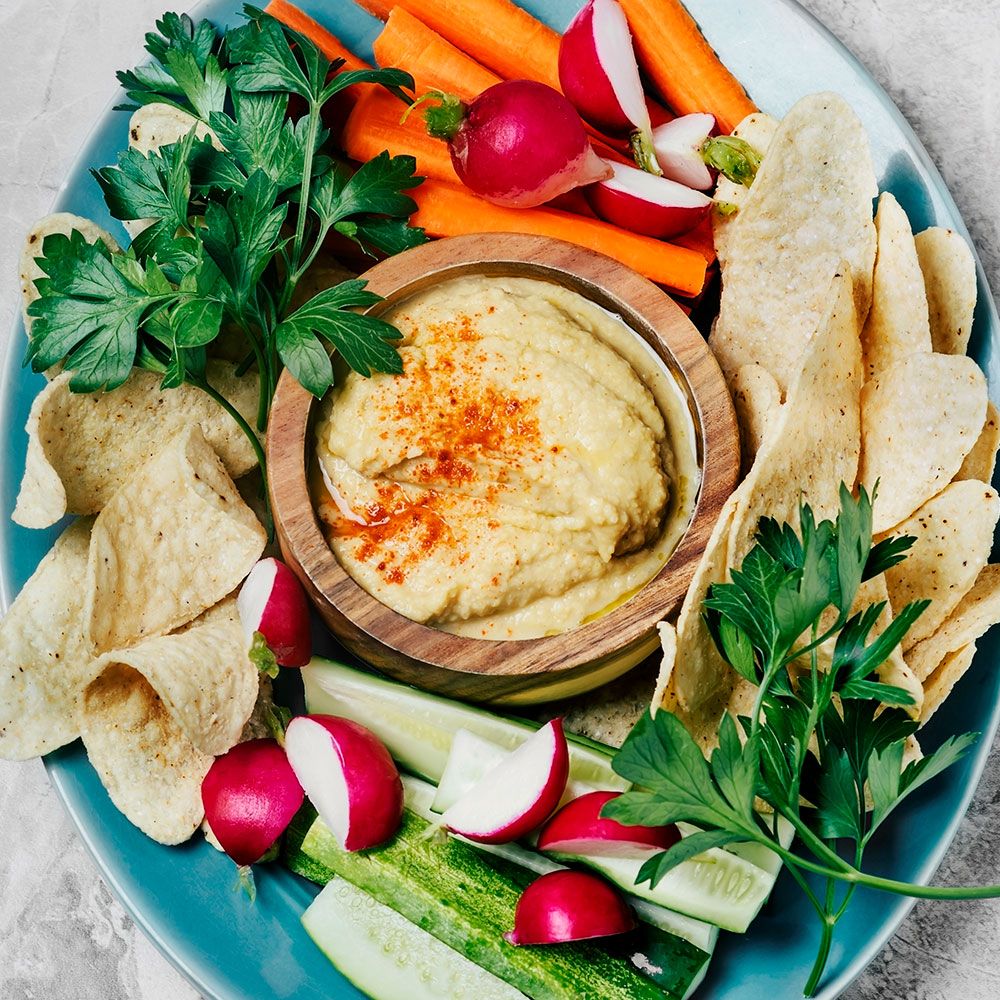 What is the healthiest thing to eat with hummus?