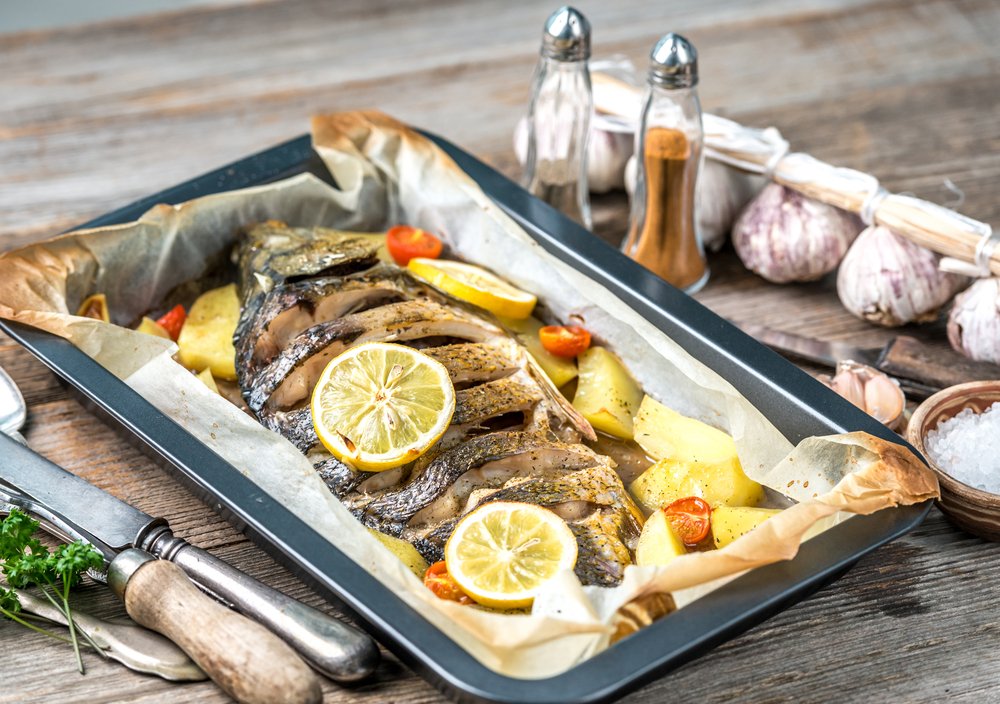 What is the healthiest way to cook fish in the oven?