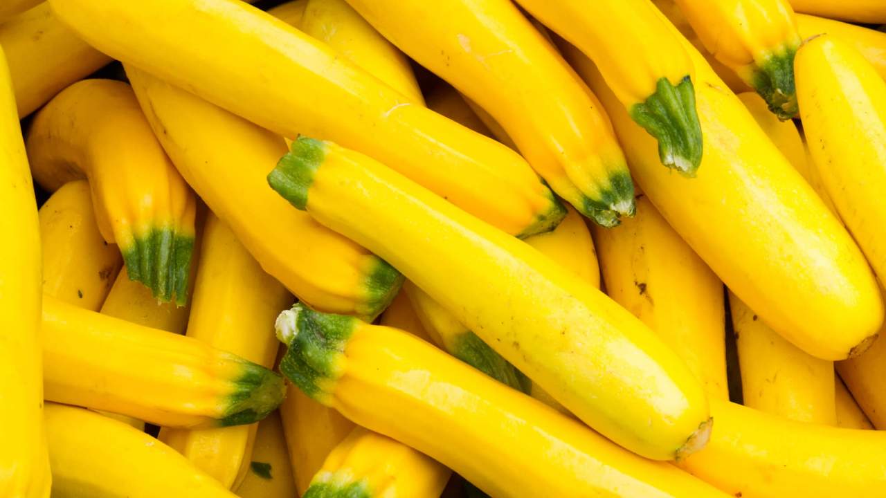 What is the healthiest way to eat yellow squash?