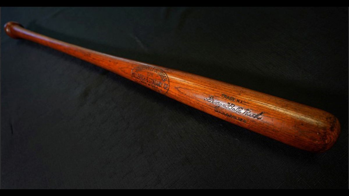 What is the heaviest bat Babe Ruth used?