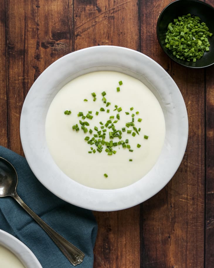 What is the name of the thick soup made from potatoes leeks and cream and usually served chilled?