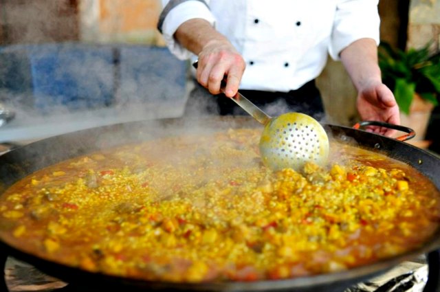 What is the secret to making paella?