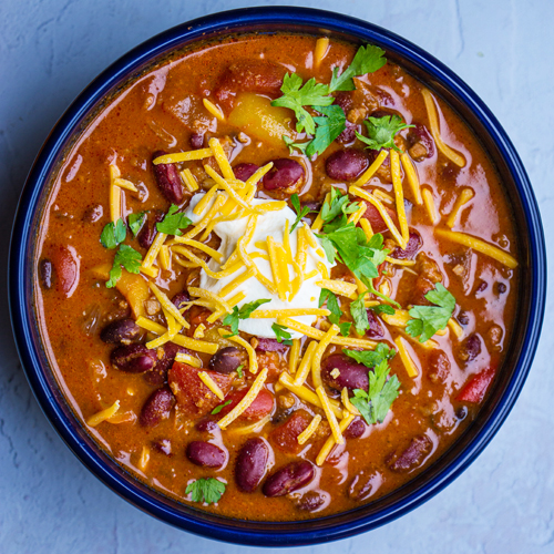 What is traditionally in chili?