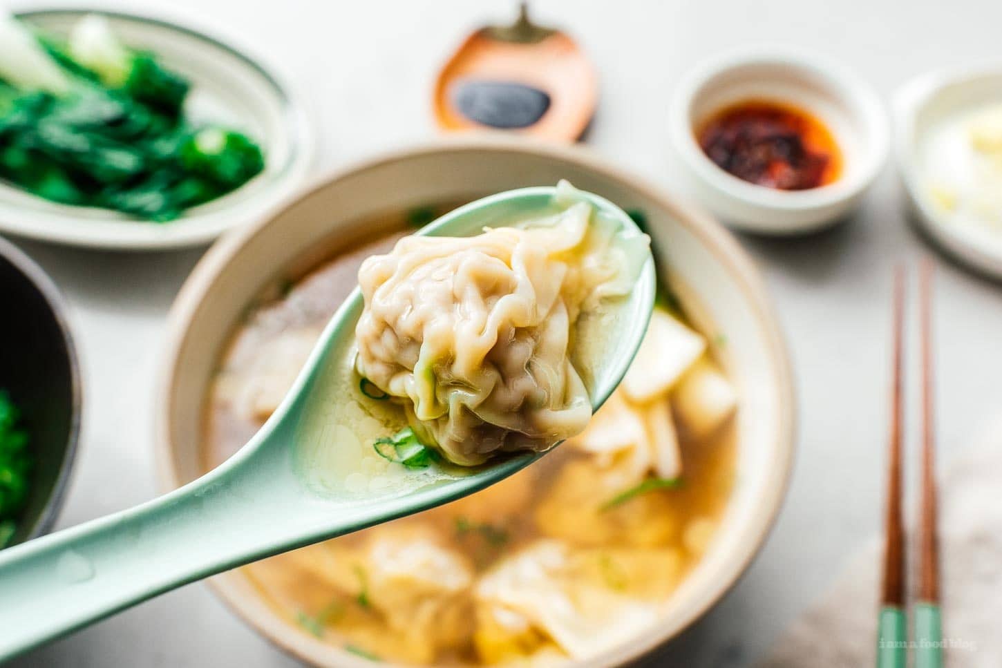 What is Wonton and what does it taste like?