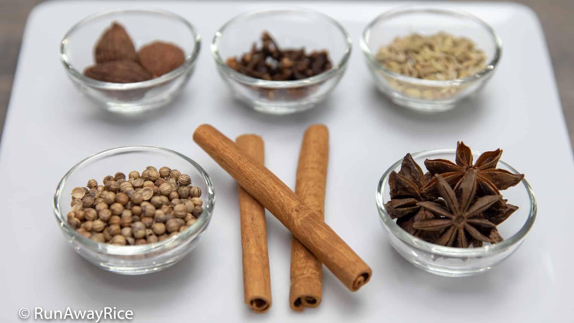 What kind of cinnamon is used for pho?