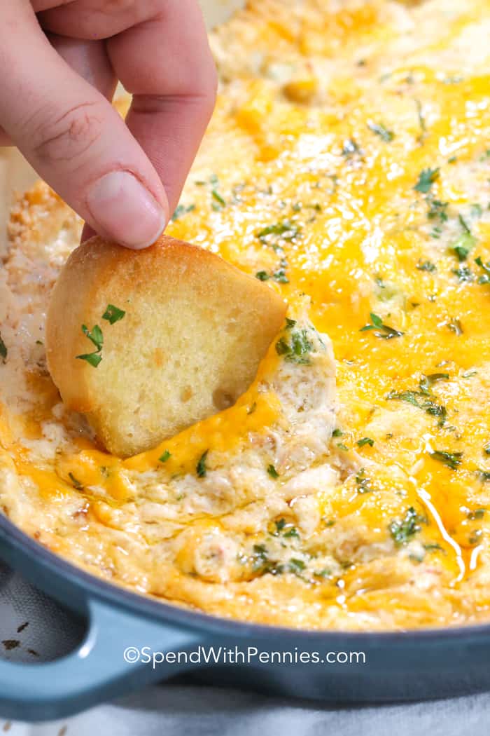 What kind of crackers go best with crab dip?