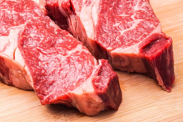 What makes beef more red?