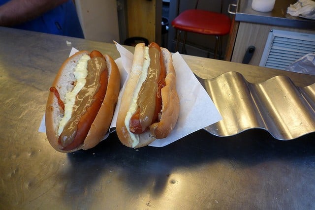 What makes Icelandic hot dogs so good?