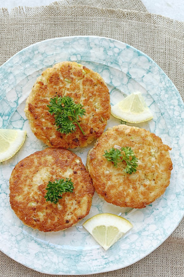 What makes salmon patties fall apart?