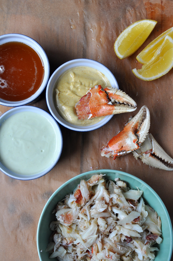 What sauces are good with crab?