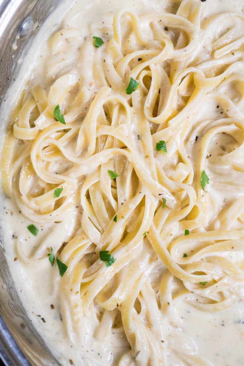 What seasonings compliment Alfredo sauce?