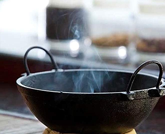 What should not be cooked in iron vessel?