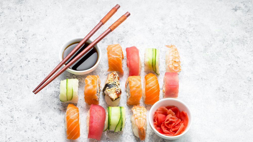 What should you not eat with sushi?