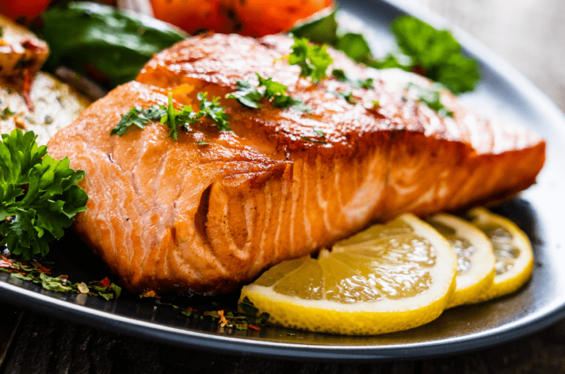 What side dishes go well with salmon steaks?
