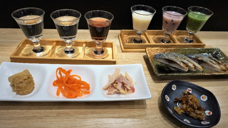 What snack goes well with sake?