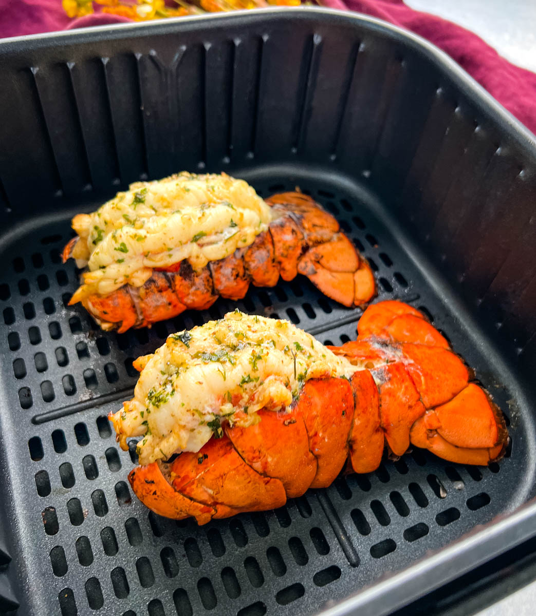 What temperature do you cook lobster in an air fryer?
