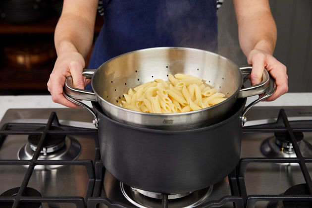 What temperature do you cook pasta on stove?