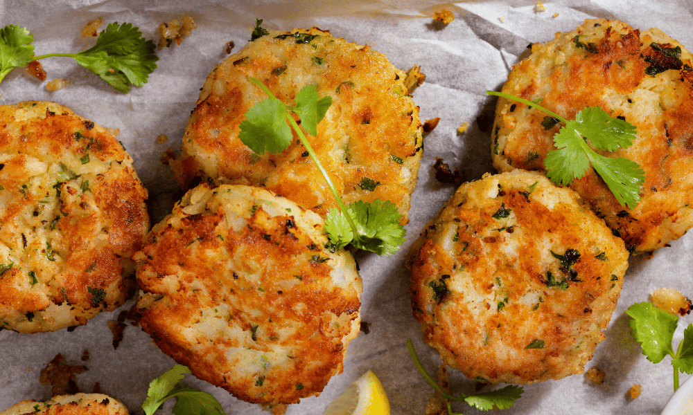What temperature should fish cakes be when cooked?