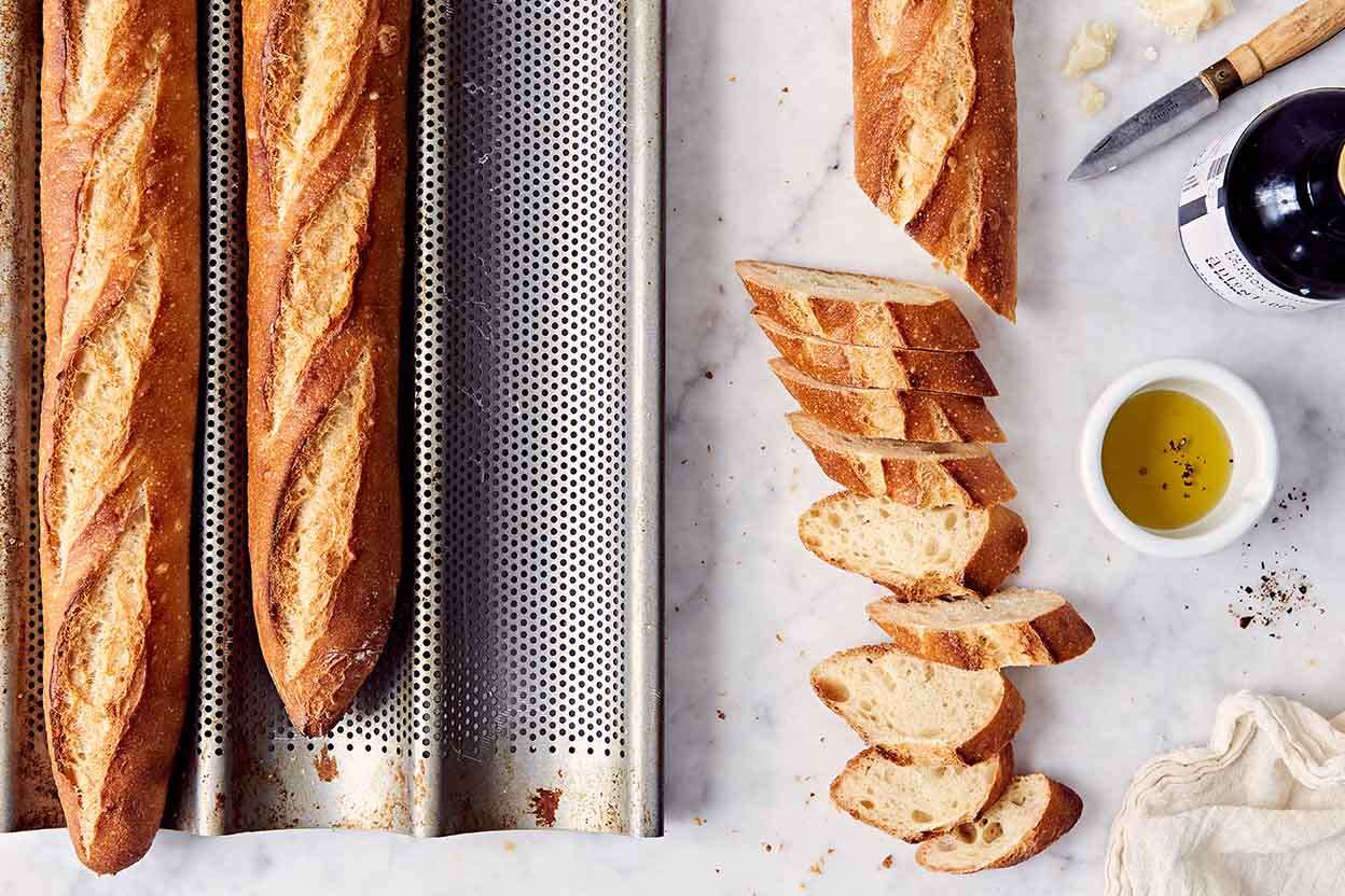 What temperature should the baguette Pan be set at?