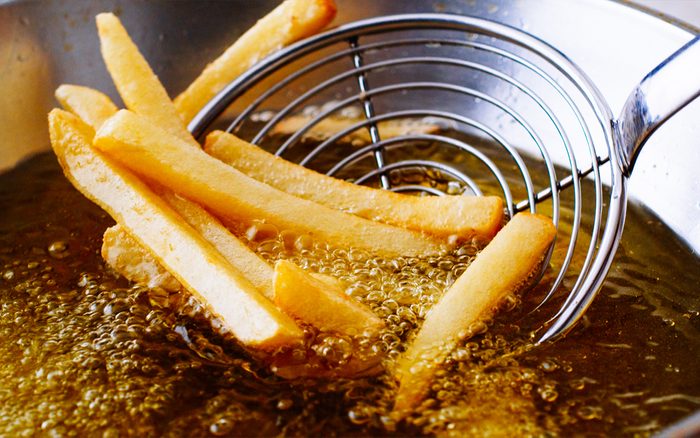 What temperature should you cook chips in a deep fat fryer?
