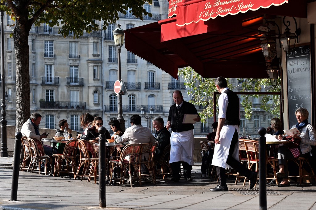 What time is lunch break in Paris?