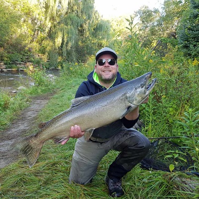 What time of year do the salmon run in Ontario?