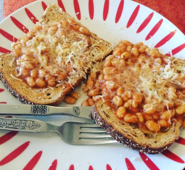 What to eat with baked beans?