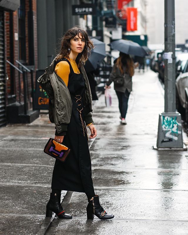 What to wear on a first date when it rains?