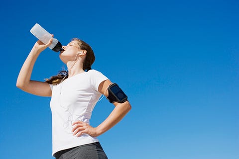 What type of drinks should you avoid when running?