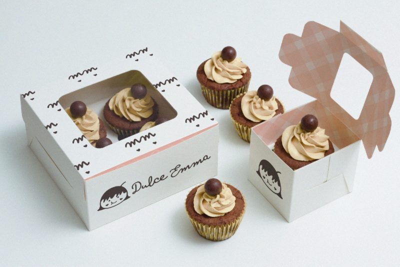 What type of packaging is best for cupcakes in a bakery?