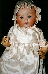 What were dolls made of in the 1920s?