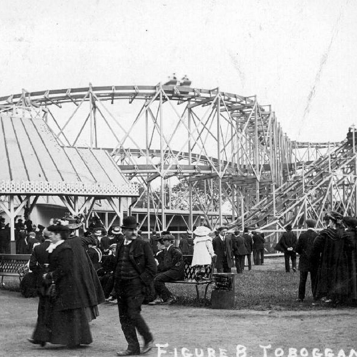 When did Belle Vue fairground close?