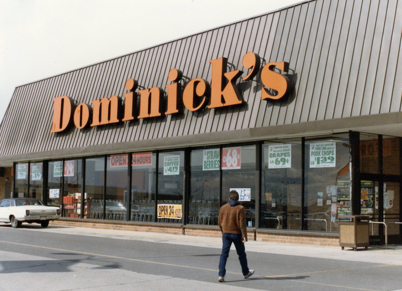 When did Dominick's start selling fresh food?