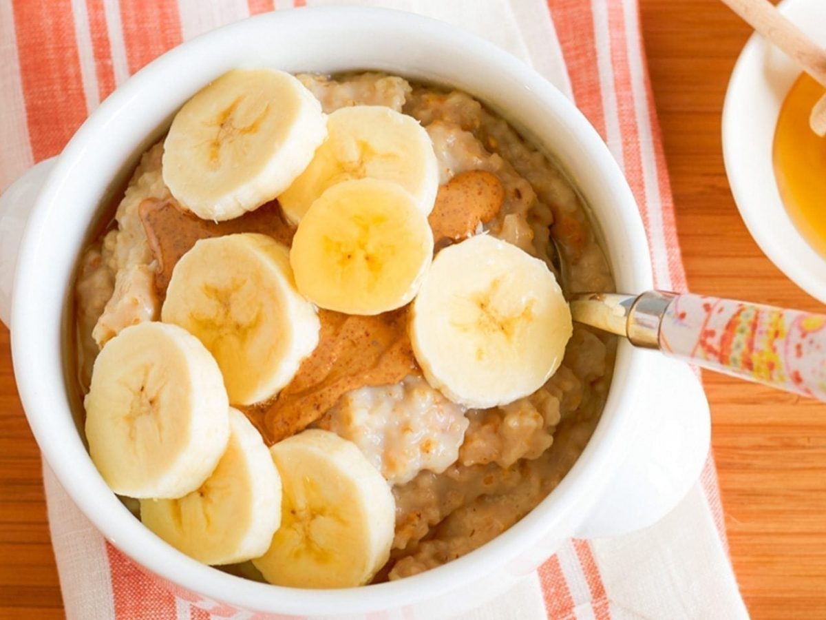 When should you eat oatmeal before a workout?