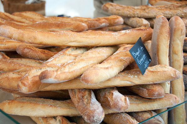 Where can I eat baguettes in Paris?