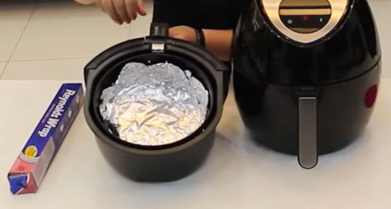 Where do you put aluminum foil in Airfryer?