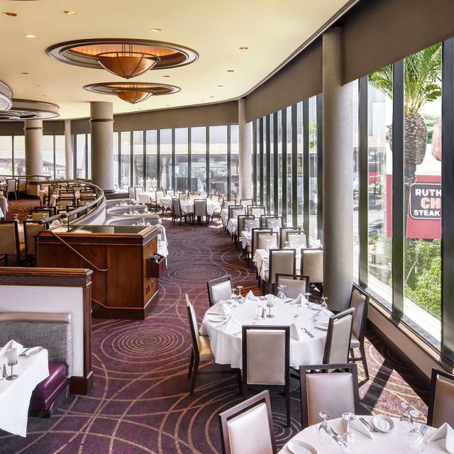 Where is Ruth Chris Steakhouse located in Las Vegas?