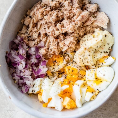 Which has more protein tuna or egg salad?